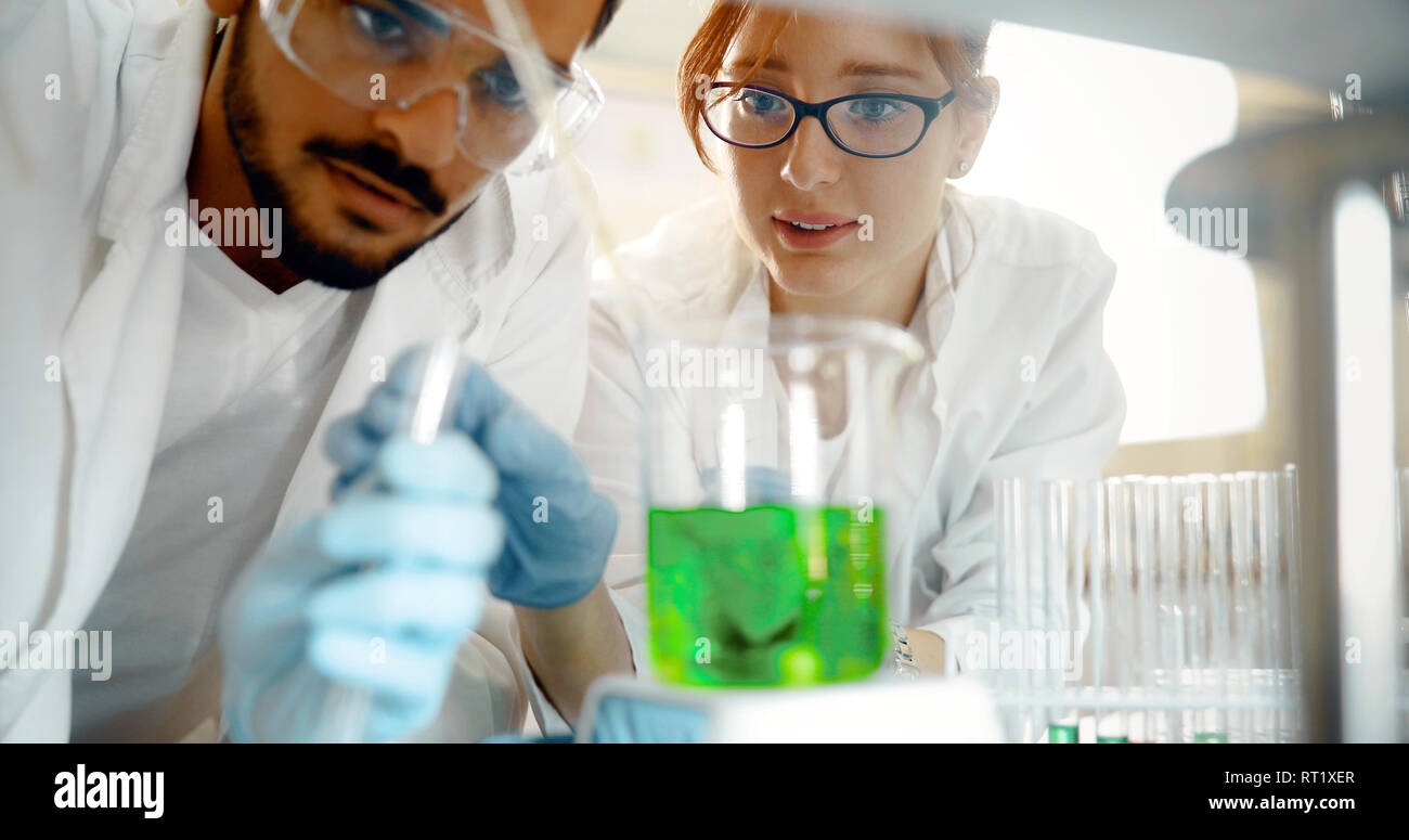 Group of chemistry students working in laboratory Stock Photo - Alamy