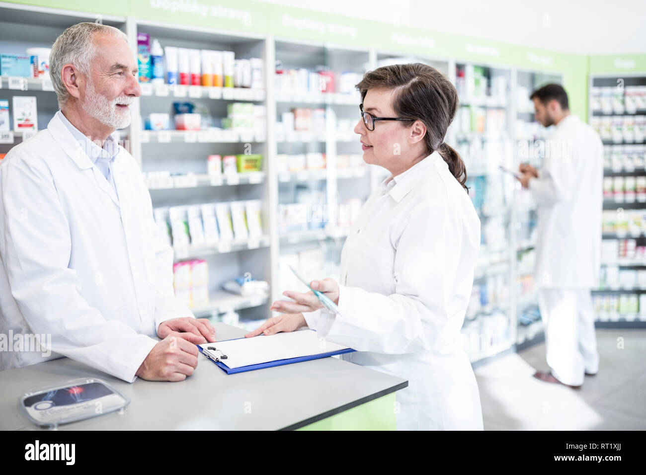 Pharmacists pharmacy counter hi-res stock photography and images - Alamy