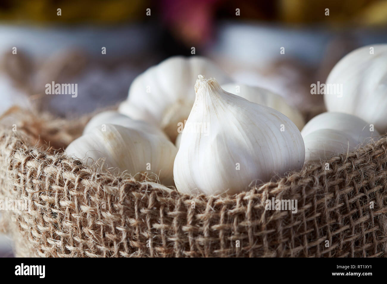 Raw organic garlic (Allium sativum) in burlap sack Stock Photo - Alamy
