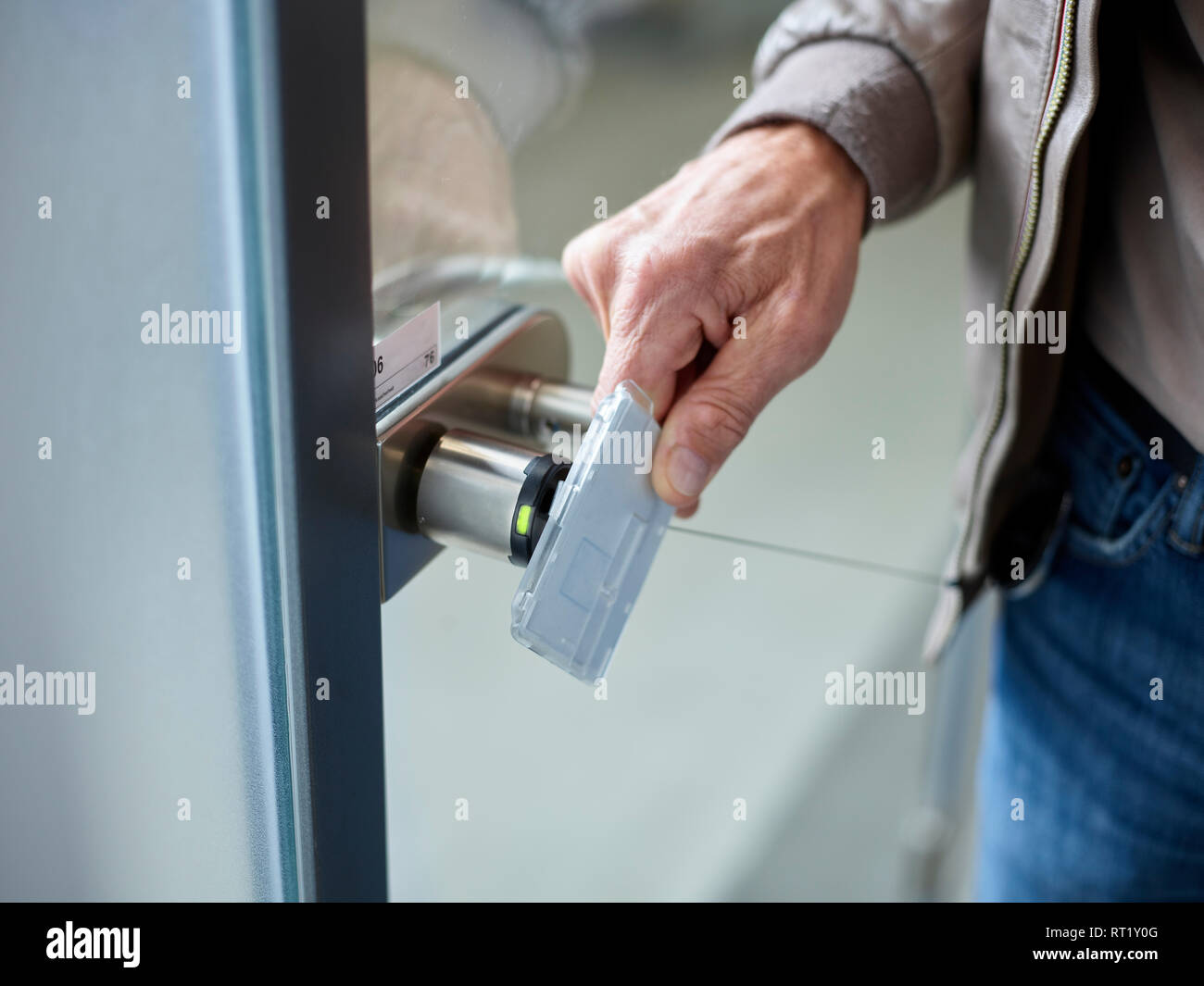 Office glass doors entrance hi-res stock photography and images - Alamy
