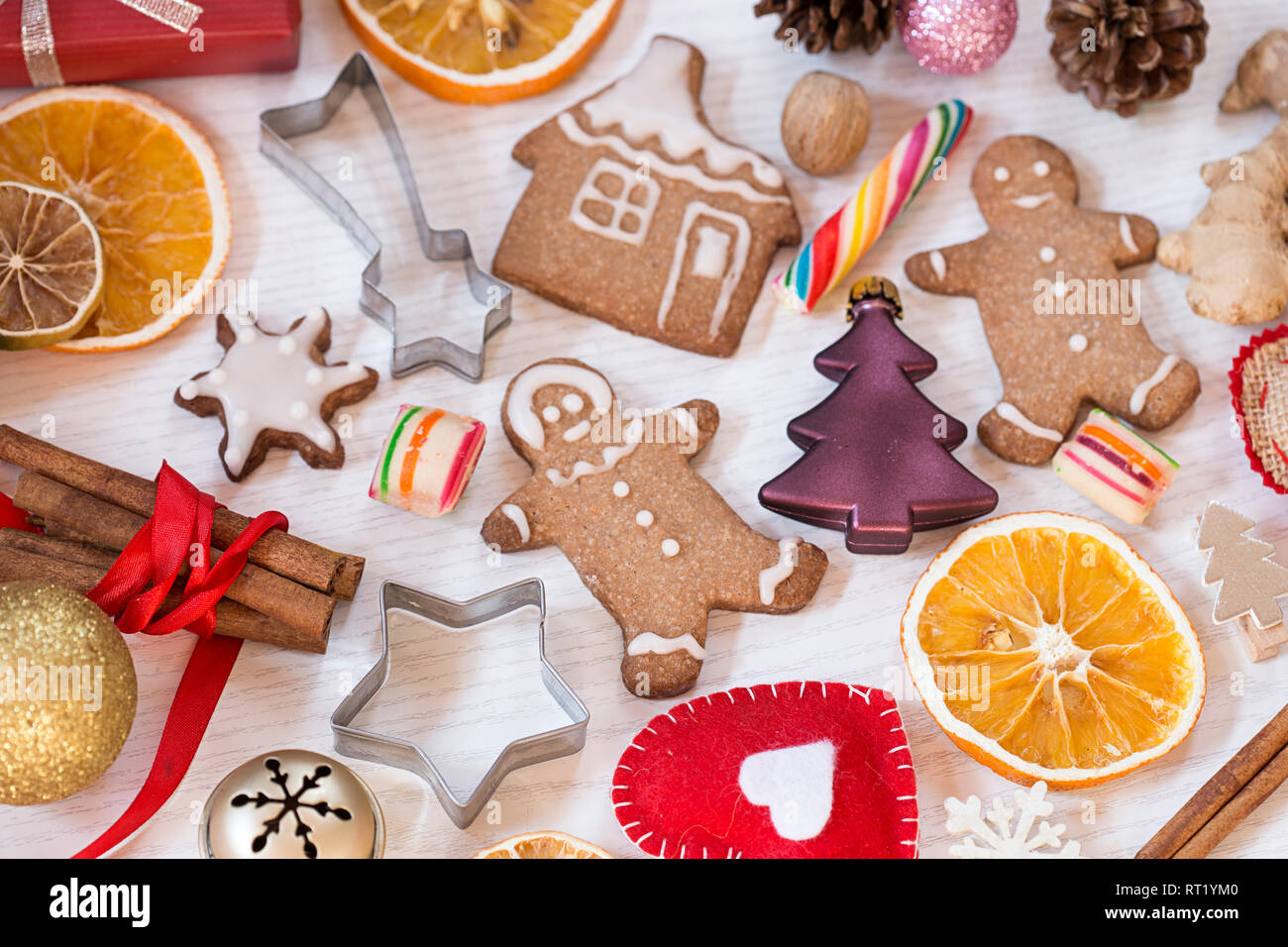 Christmas background with gingerbread cookies Stock Photo - Alamy