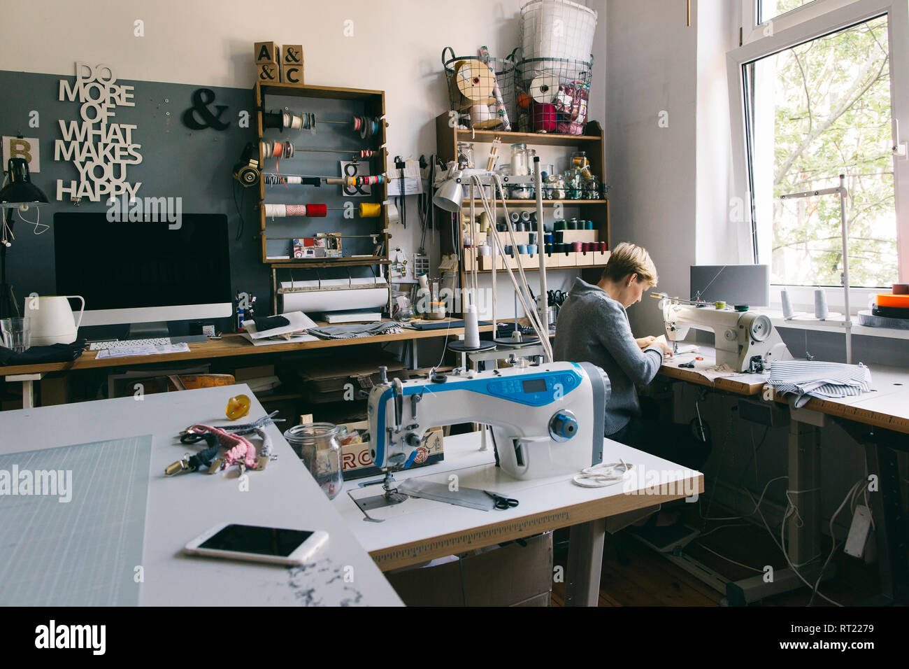 Cloth sample hi-res stock photography and images - Alamy