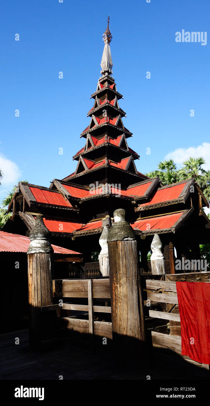 Ruin old royal palace hi-res stock photography and images - Alamy