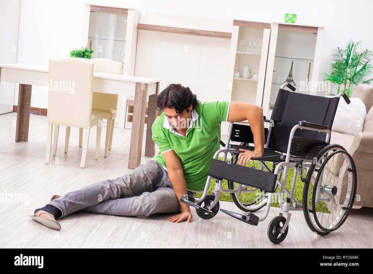 Fall falling wheelchair disabled hi-res stock photography and images ...