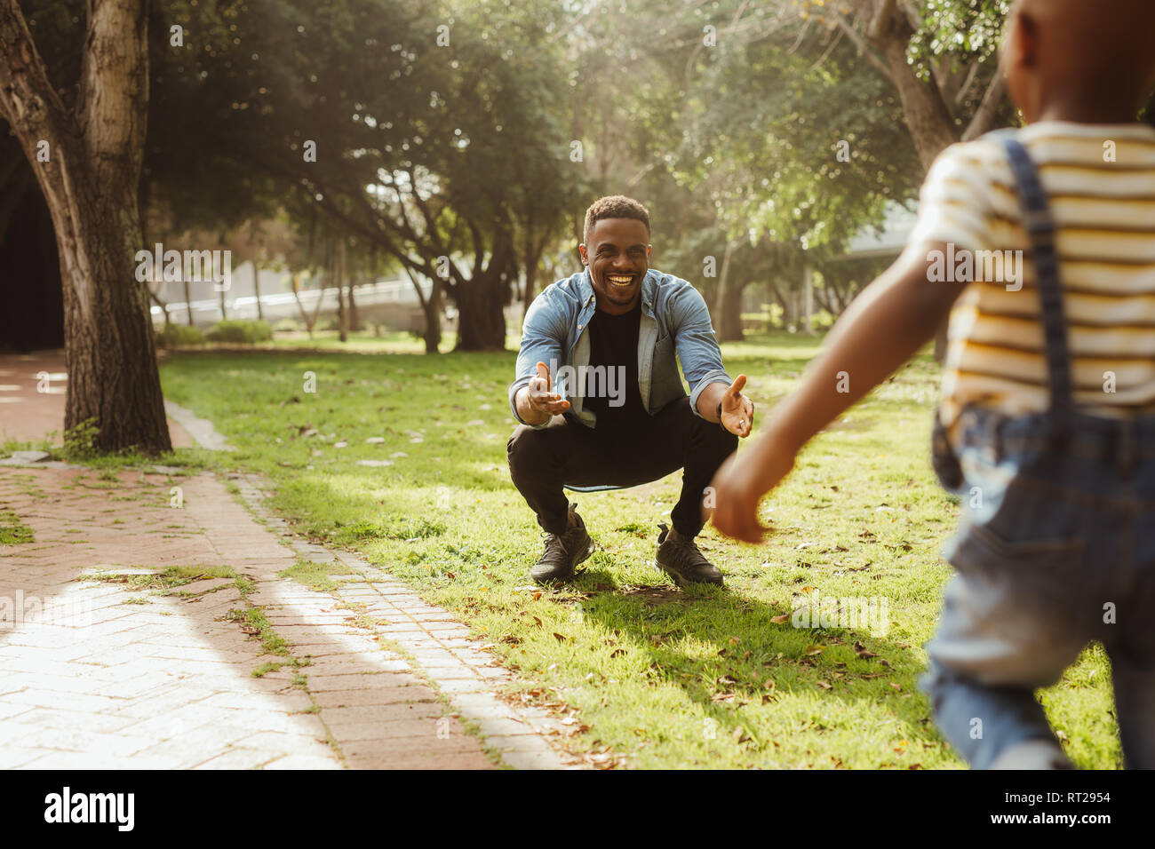 Father and son running hi-res stock photography and images - Alamy