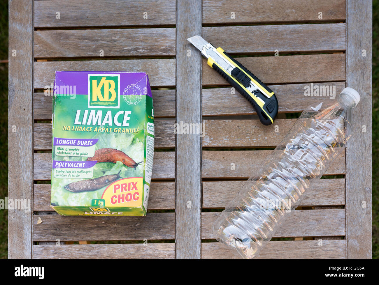 Realization of a slug trap with metaldehyde granules. Place the toxic ...