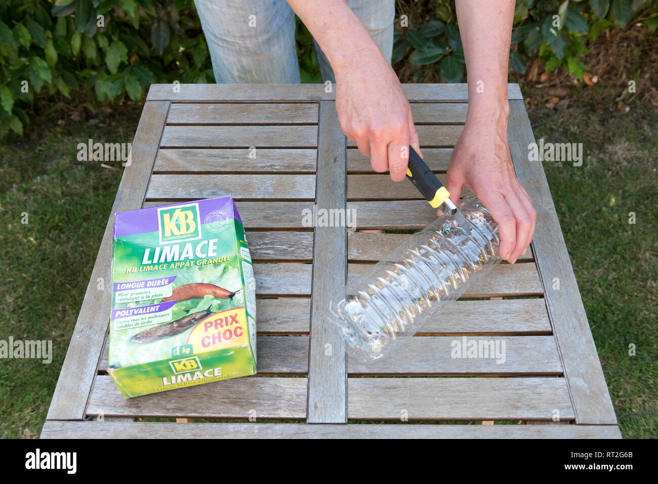 Realization of a slug trap with metaldehyde granules. Place the toxic ...