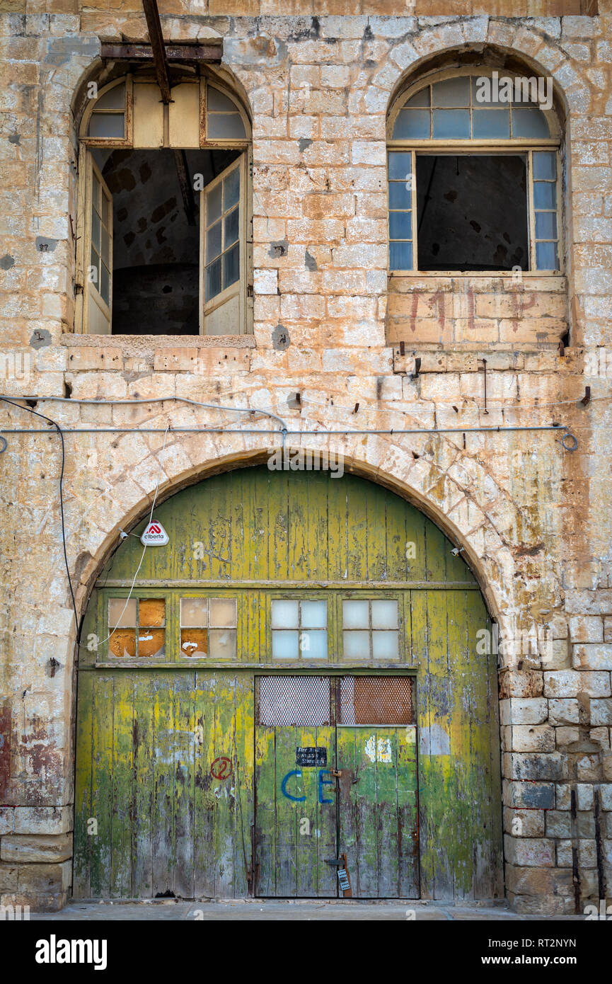 Warehouse exterior front hi-res stock photography and images - Alamy