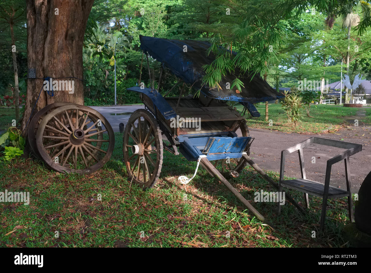 Old rickshaw hi-res stock photography and images - Alamy