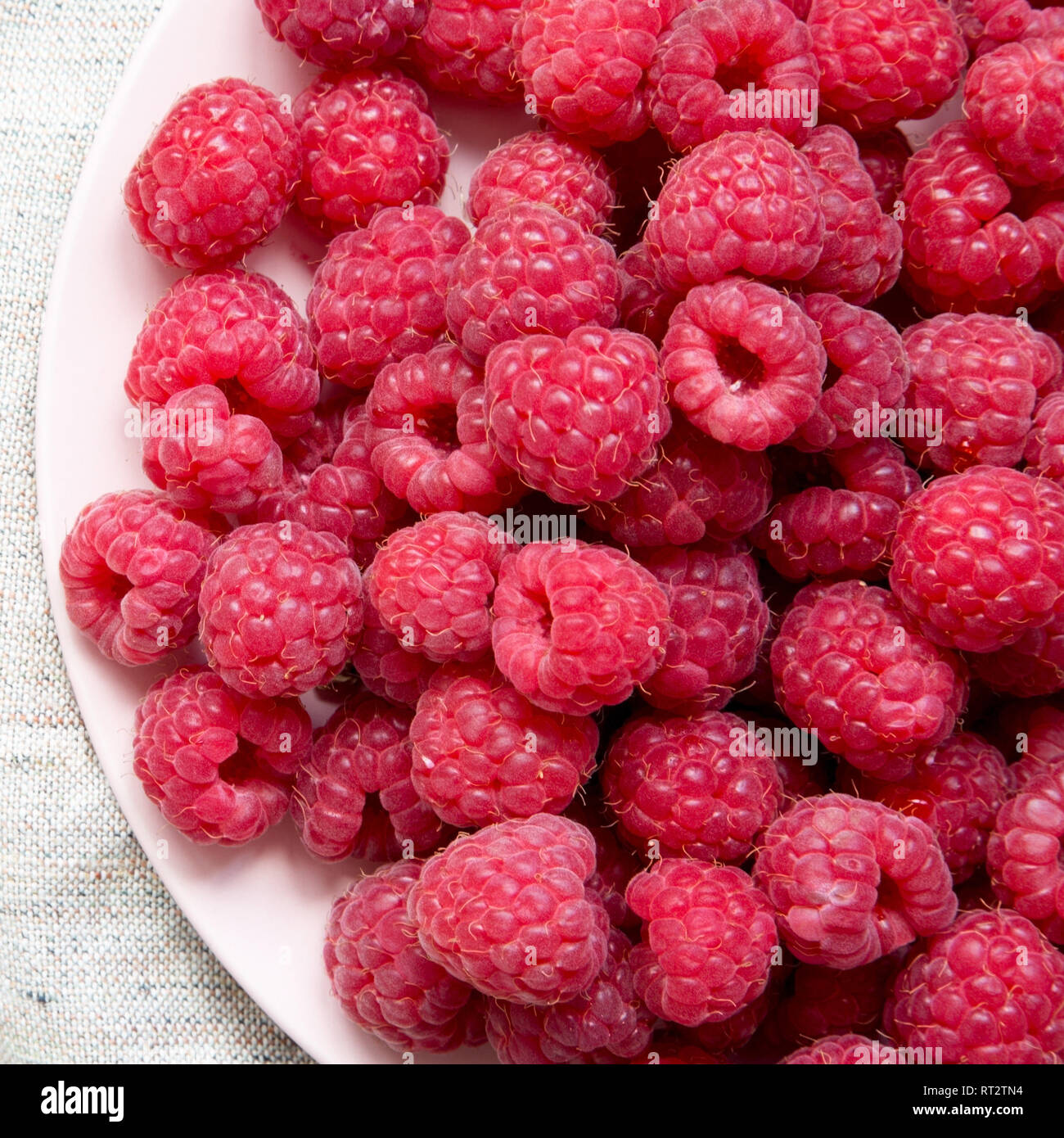 Raspberry on a plate on cloth, overhead view. Flat lay, overhead, from ...