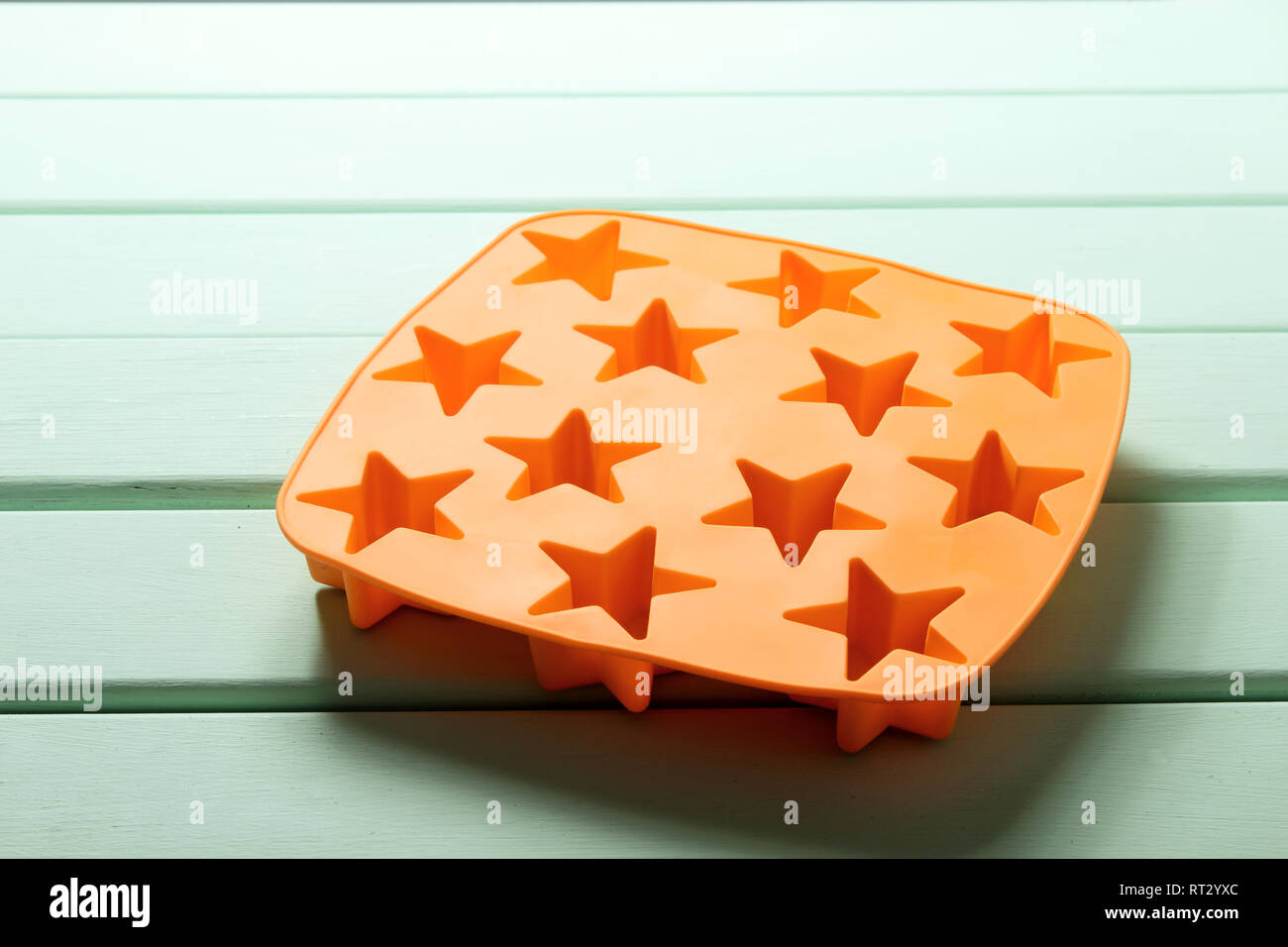 Freezer tray hi-res stock photography and images - Alamy