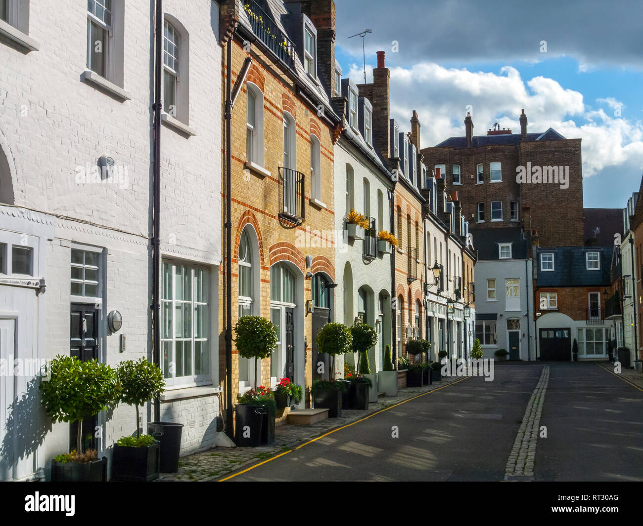 Clabon mews hi-res stock photography and images - Alamy