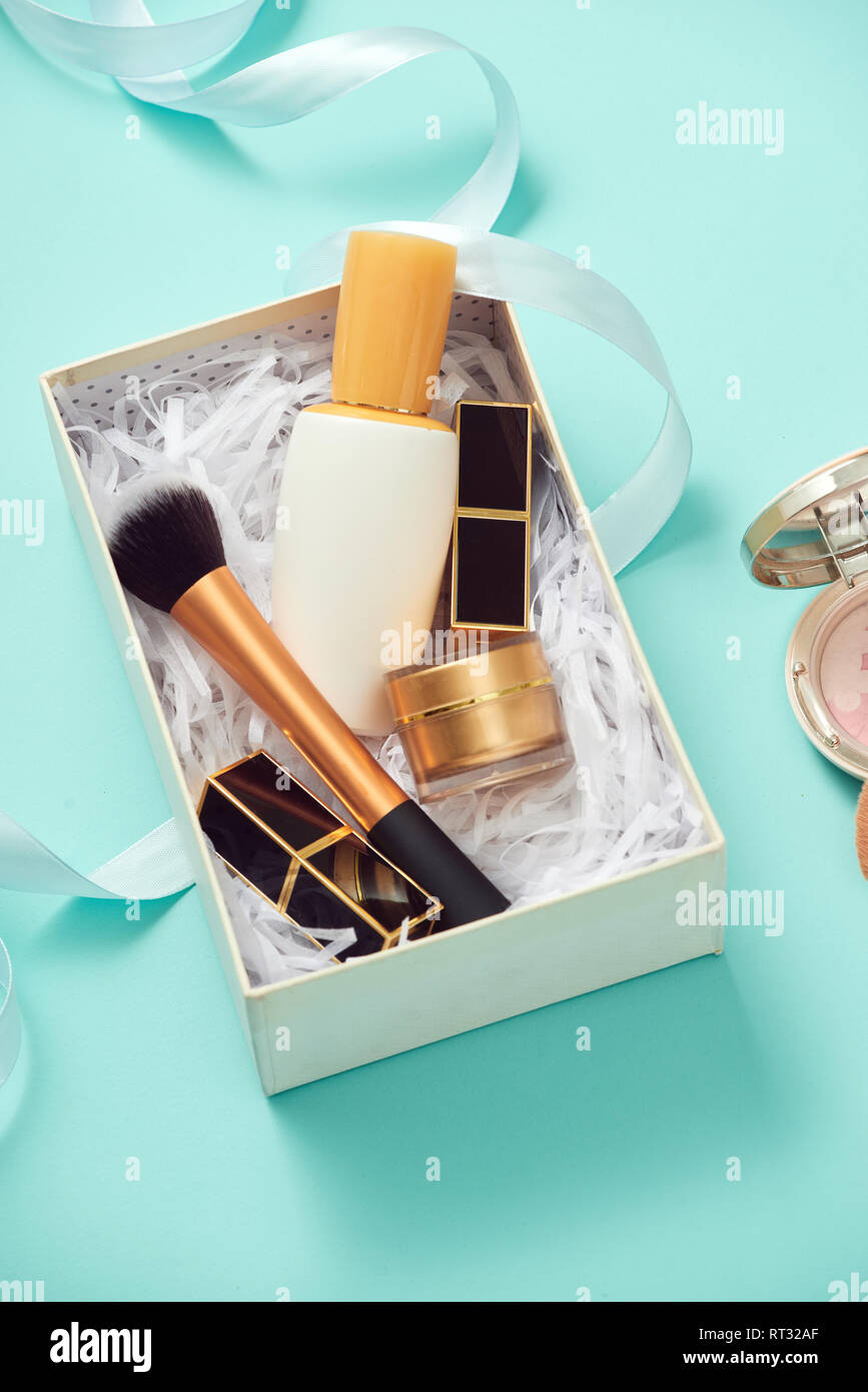 Make ups and cosmetics set gift Stock Photo - Alamy