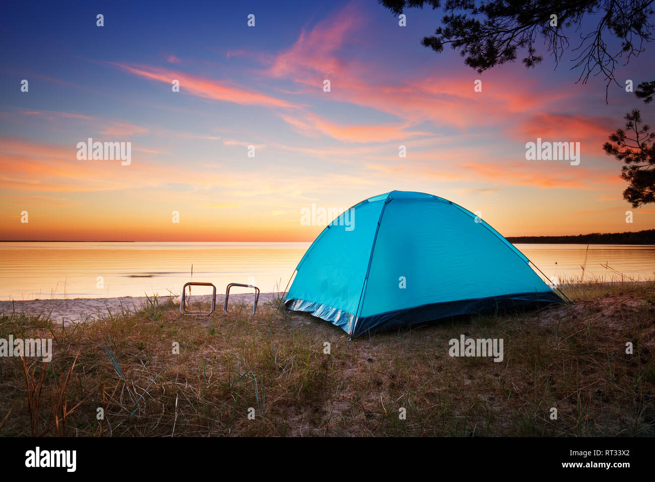 Family seaside sun hi-res stock photography and images - Alamy