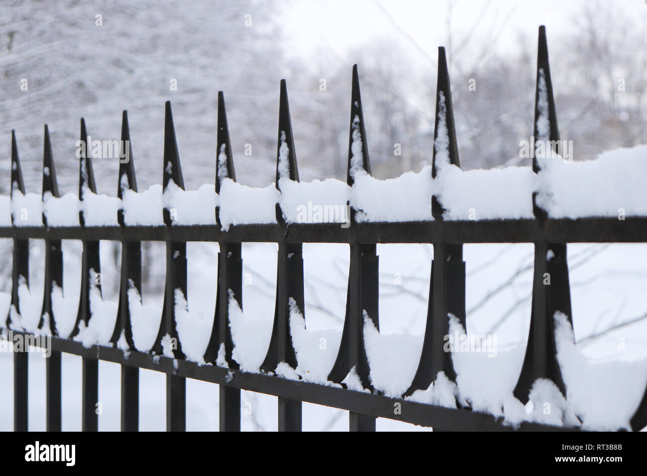 Cast iron fence hi-res stock photography and images - Alamy