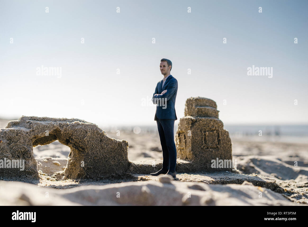 Sand color building hi-res stock photography and images - Alamy