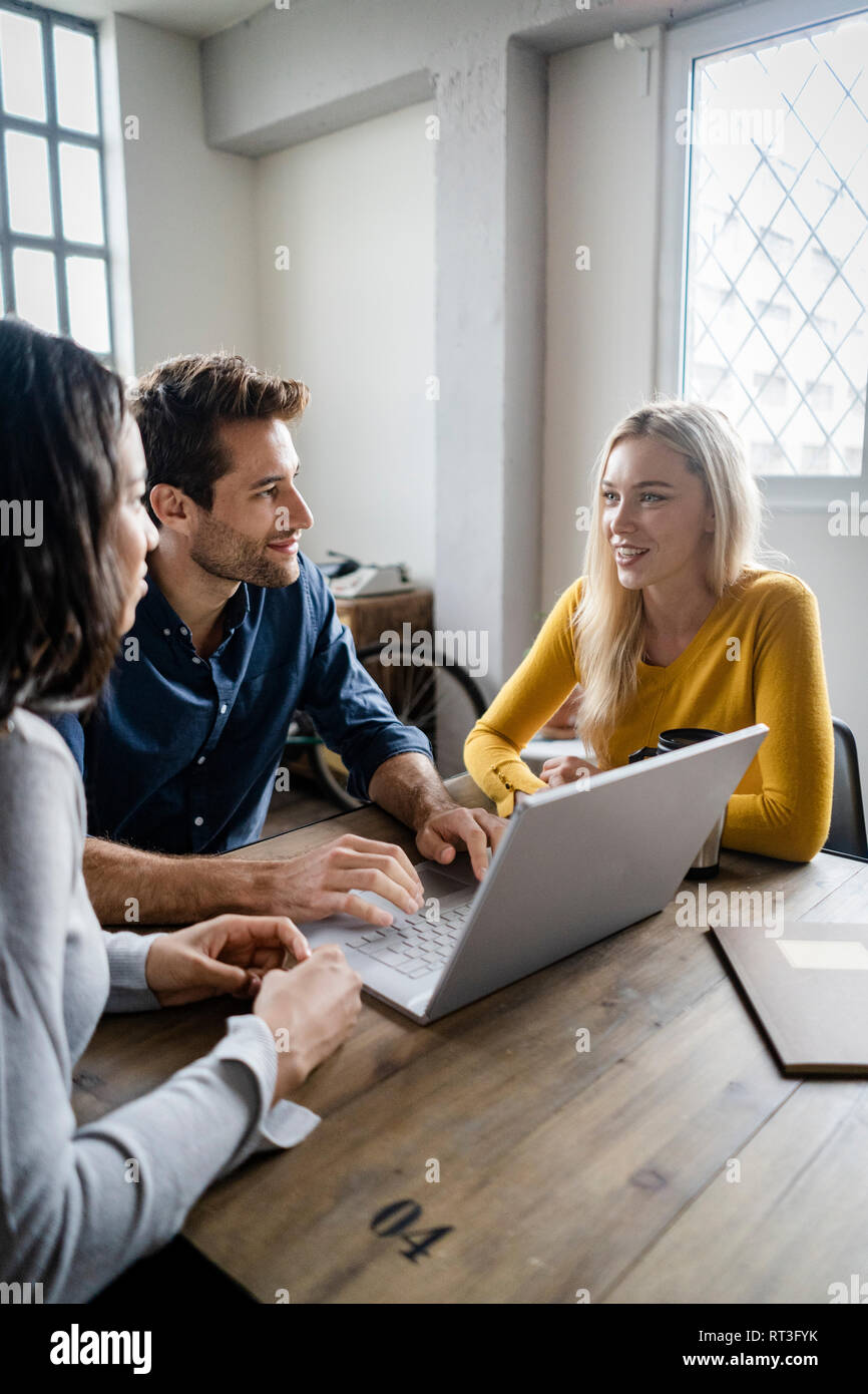 Small meeting rooms office hi-res stock photography and images - Alamy