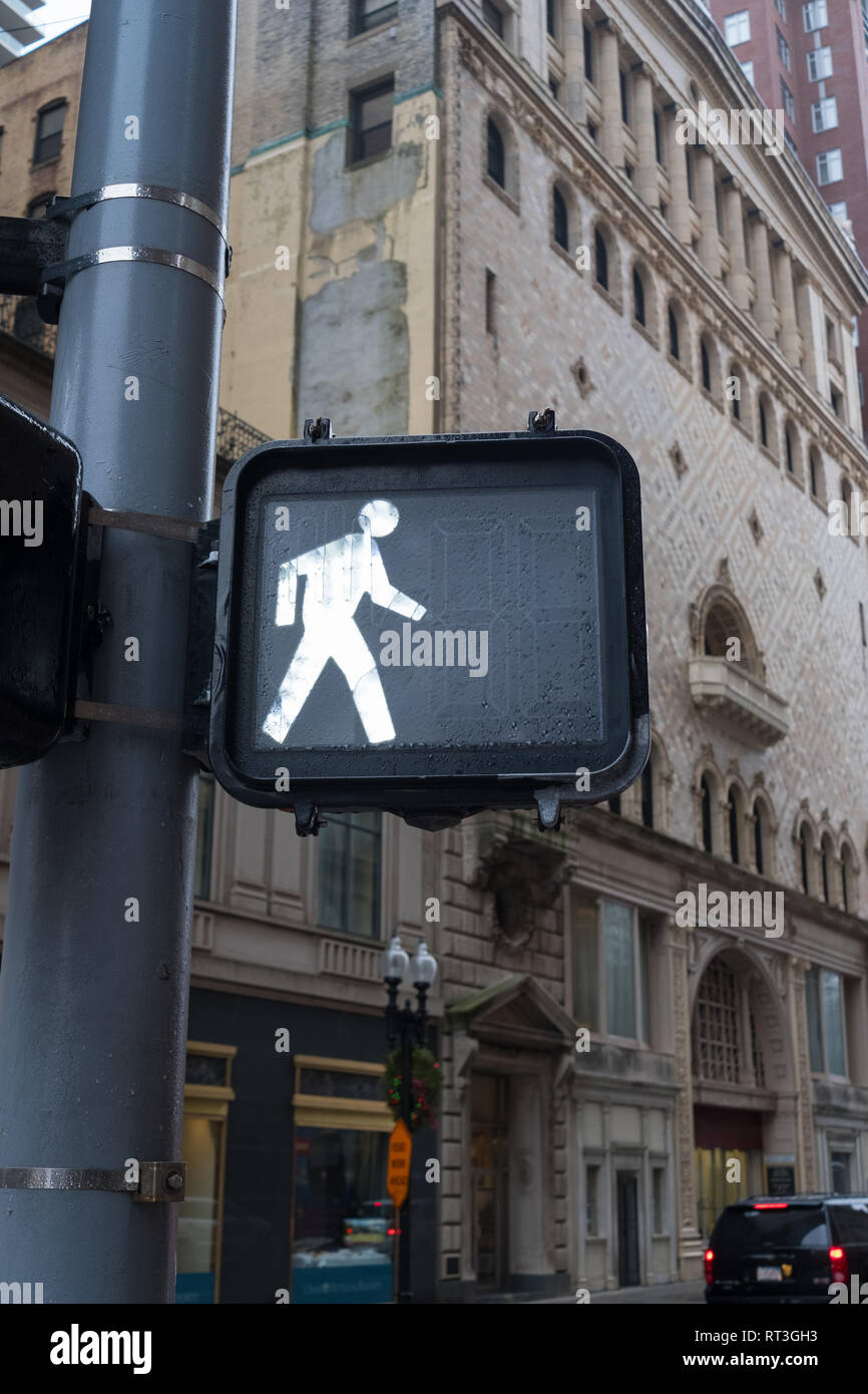 Pedestrian crossing signal hi-res stock photography and images - Alamy
