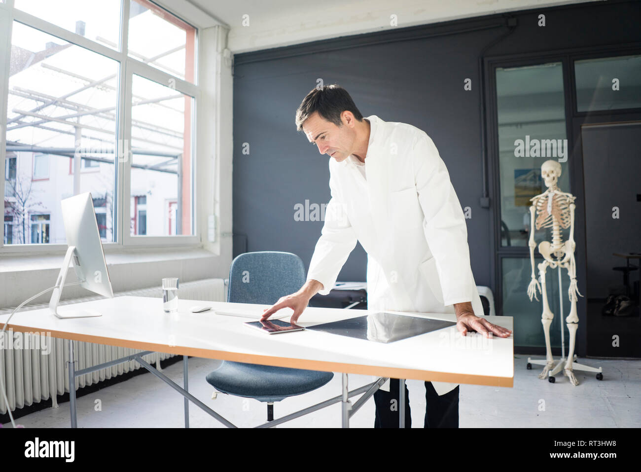 Skeleton of doctor hi-res stock photography and images - Alamy