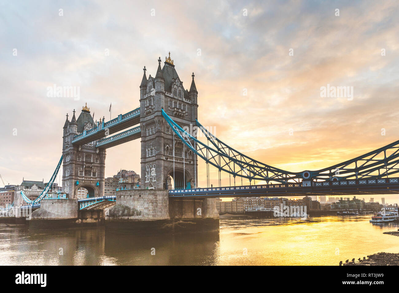 Lift bridge towers hi-res stock photography and images - Alamy