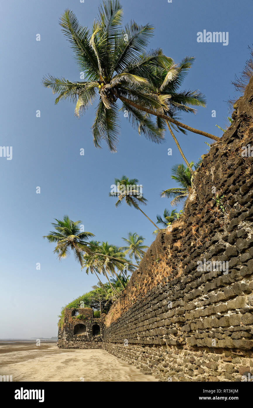 Fortification wall and ruin structure of Fort Revdanda near Alibag ...