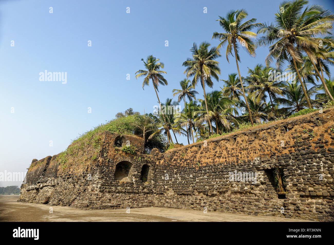 Fortification wall and ruin structure of Fort Revdanda near Alibag ...