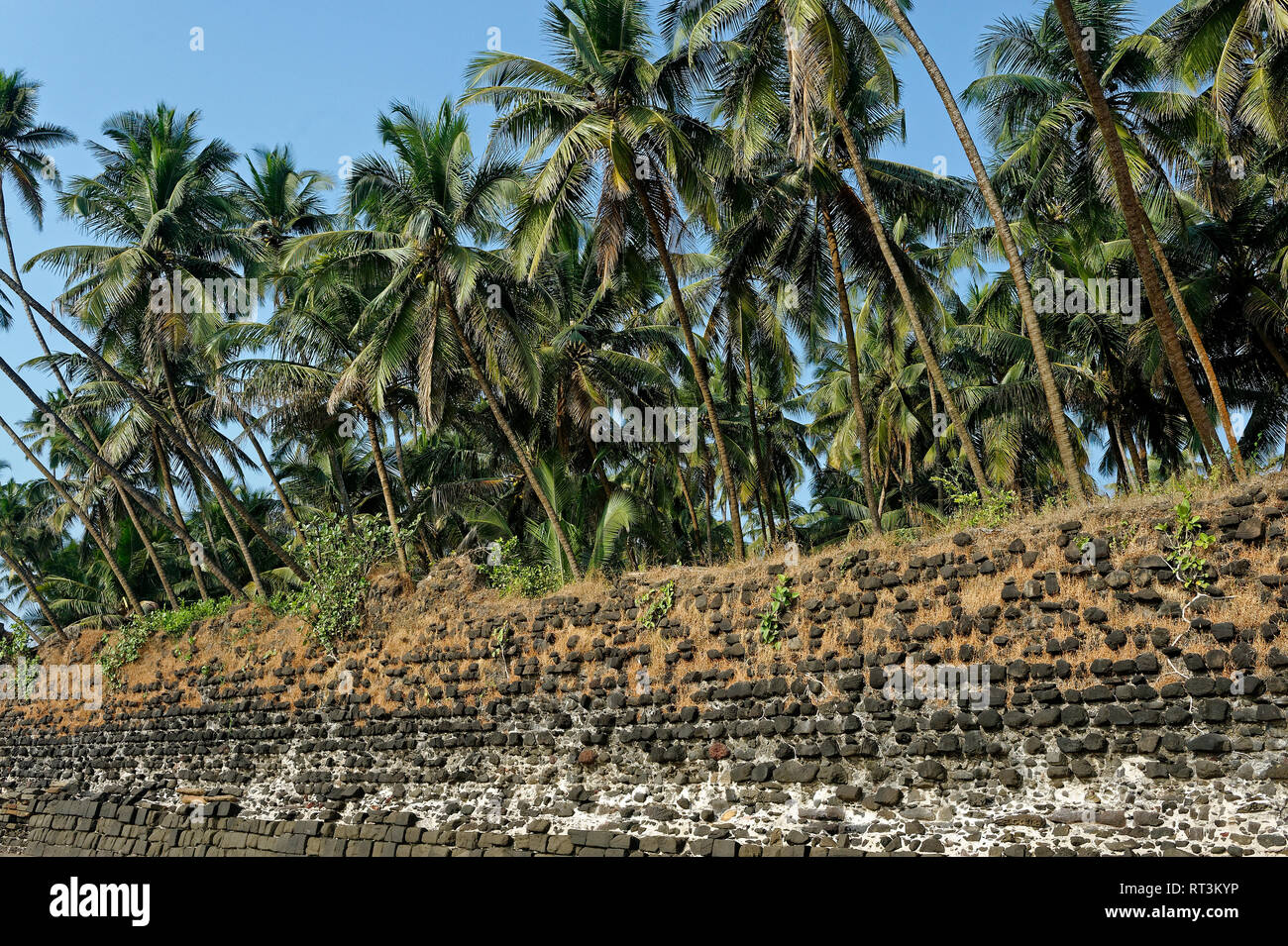 Fortification wall and ruin structure of Fort Revdanda near Alibag ...