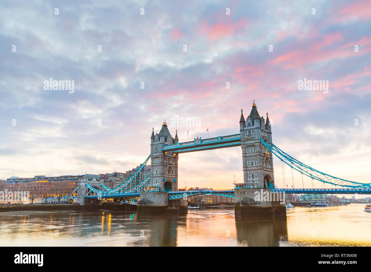 Lift bridge towers hi-res stock photography and images - Alamy