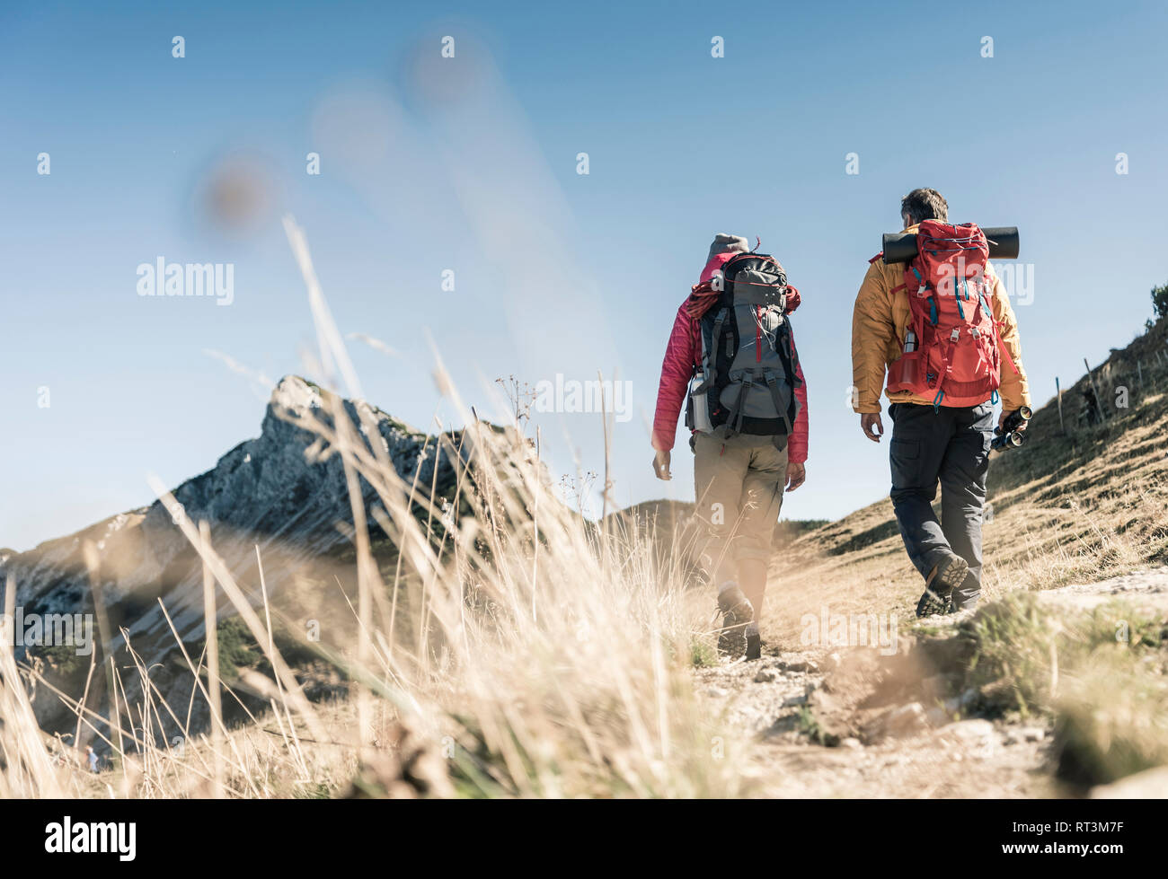 Couples Hiking High Resolution Stock Photography and Images - Alamy