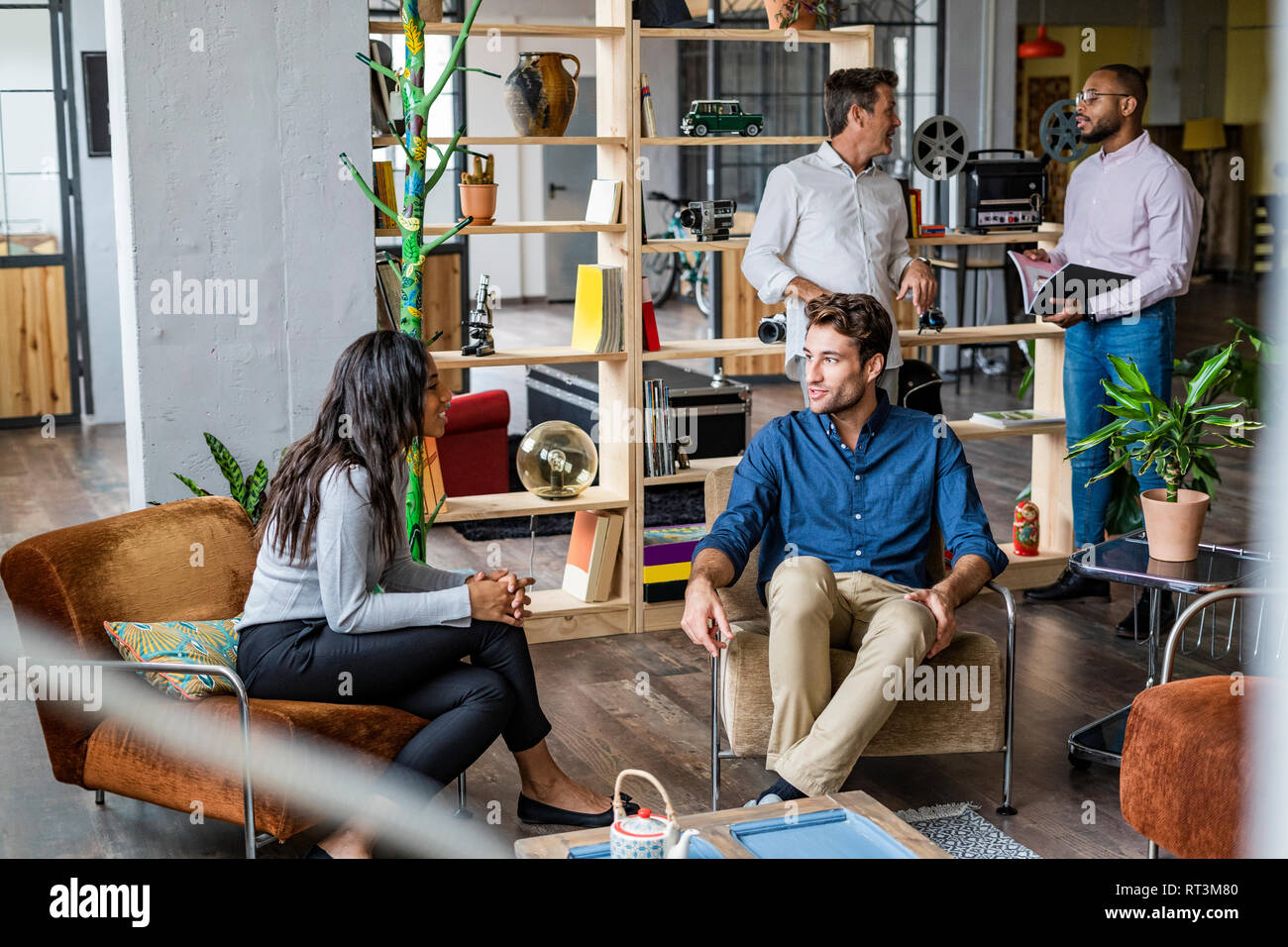 Informal work team hi-res stock photography and images - Alamy