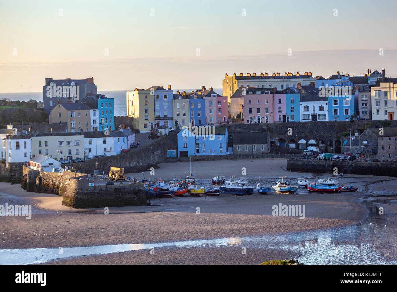 Sunrise tenby hi-res stock photography and images - Alamy