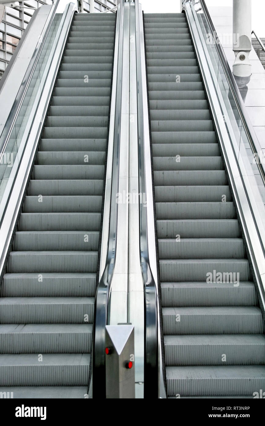 Escalators and staircase hi-res stock photography and images - Alamy