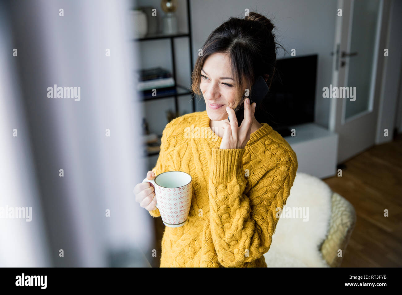 Drinking tea hi-res stock photography and images - Alamy