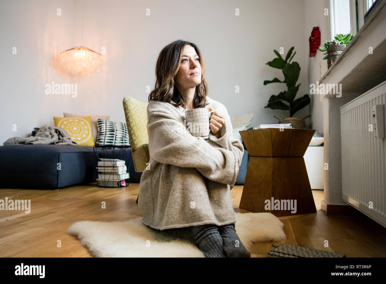 Sitting drinking tea hi-res stock photography and images - Alamy
