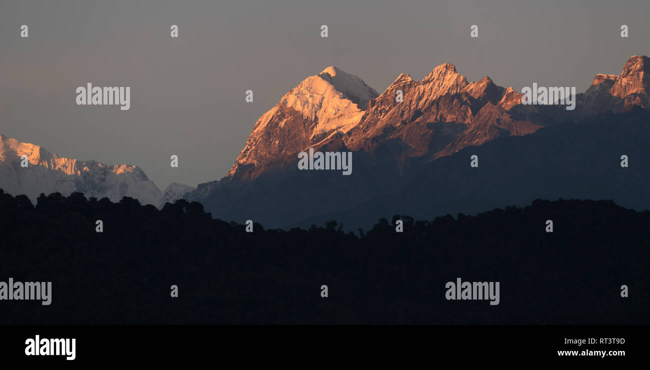 Scenic view of Mount Pandim, Kangchenjunga Mountain Range, Great ...