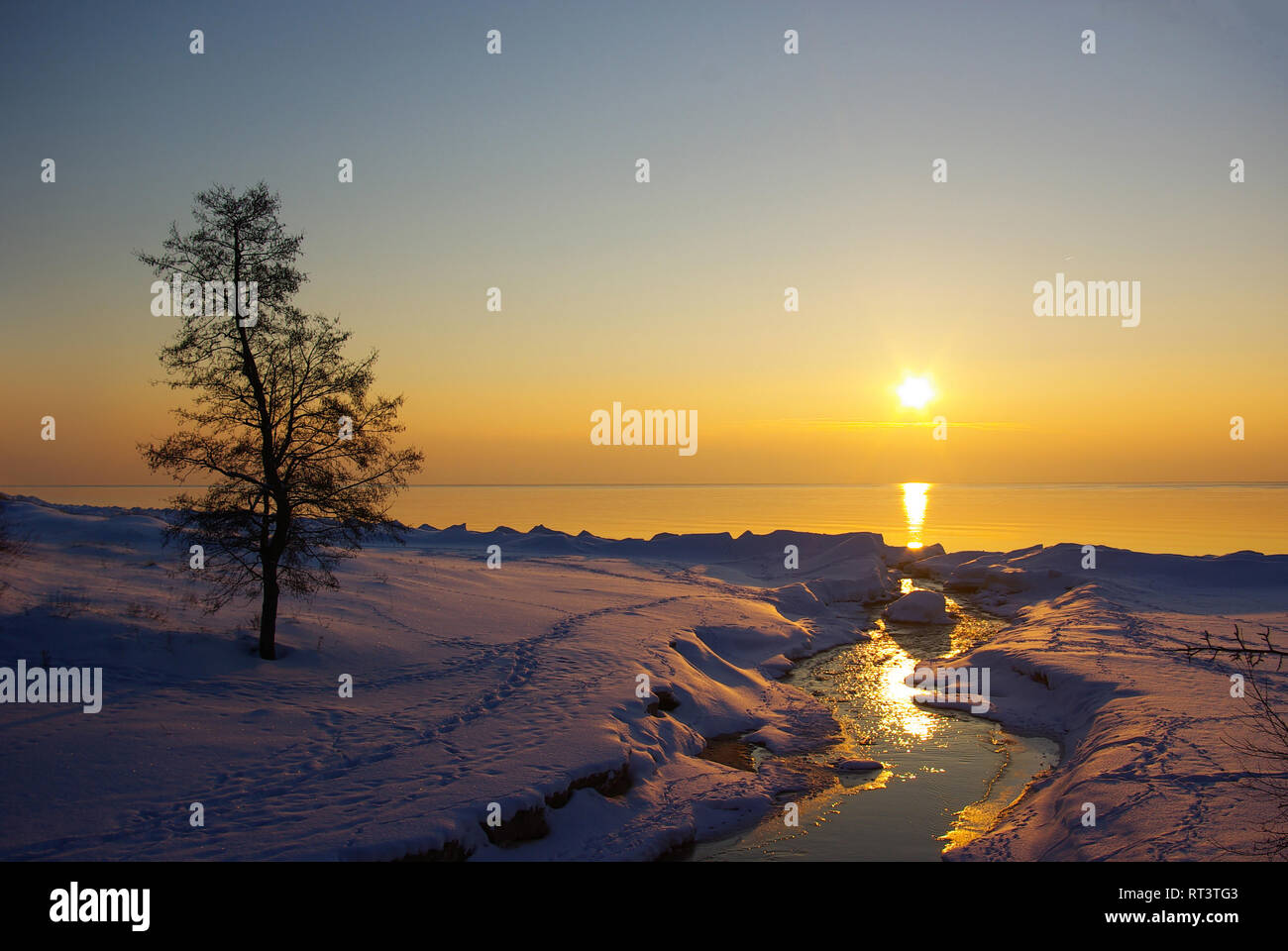 Beautiful pic of golden hour hi-res stock photography and images - Alamy