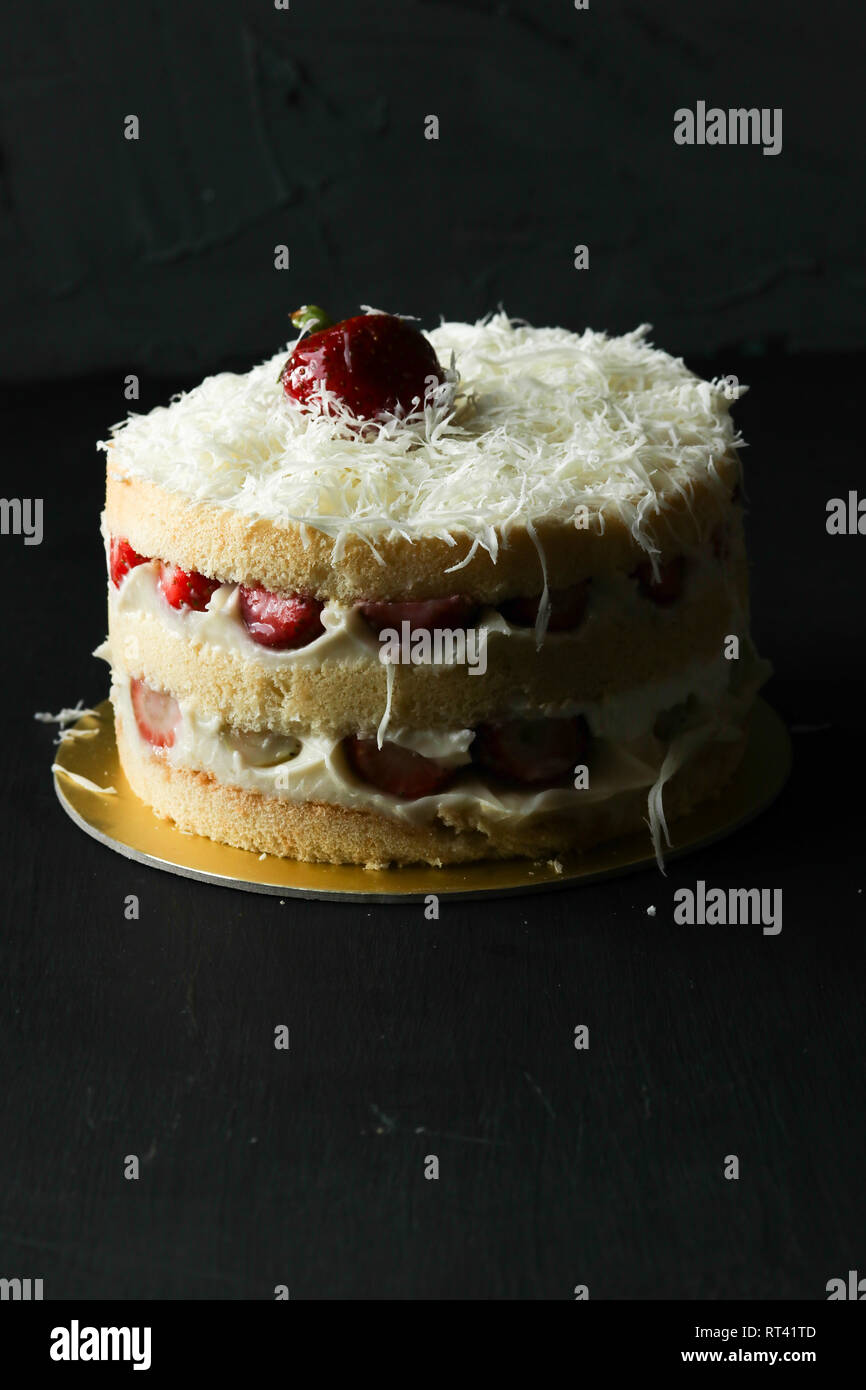 Birthday cake strawberry hi-res stock photography and images - Alamy