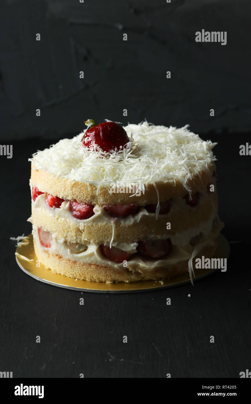 Birthday cake strawberry hi-res stock photography and images - Alamy