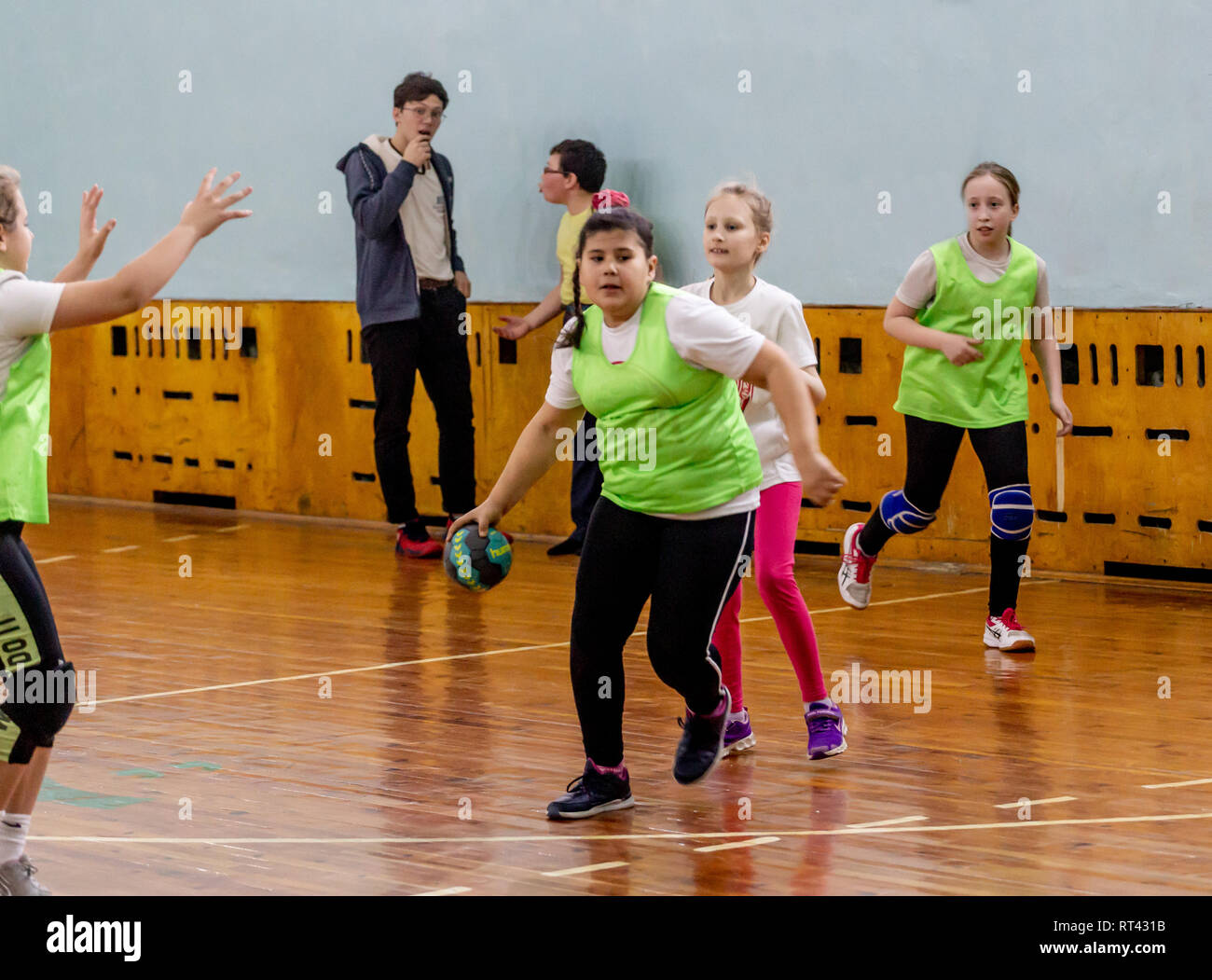 Handball girl hi-res stock photography and images - Alamy
