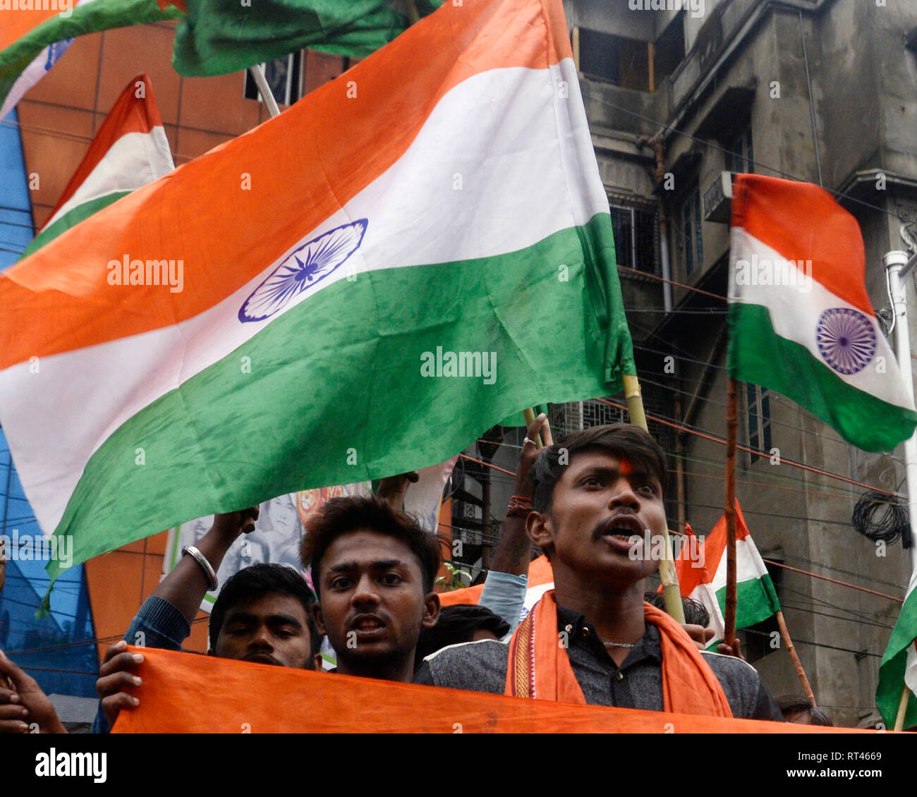 Kolkata, India. 27th Feb, 2019. People shout slogan to support Indian ...