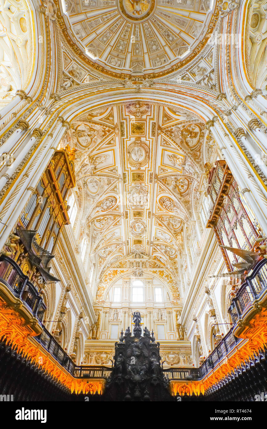 Central nave in Cathedral of Córdoba, Spain Stock Photo - Alamy