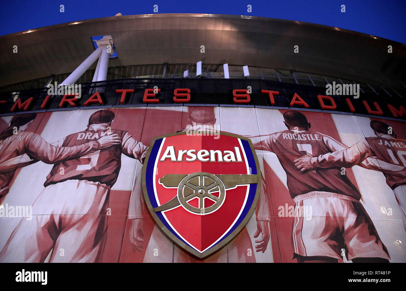 Emirates stadium logo hi-res stock photography and images - Alamy