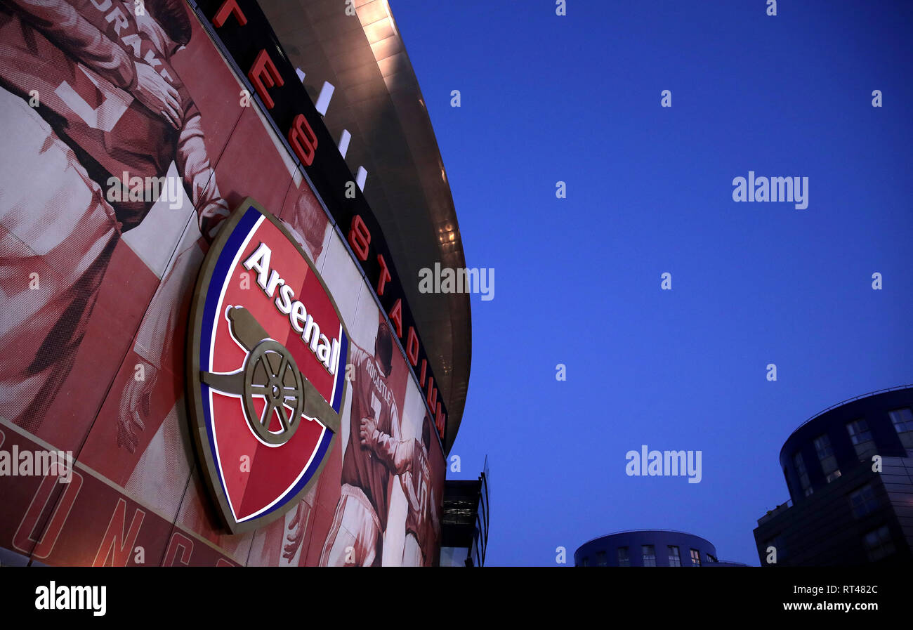 Emirates stadium logo hi-res stock photography and images - Alamy