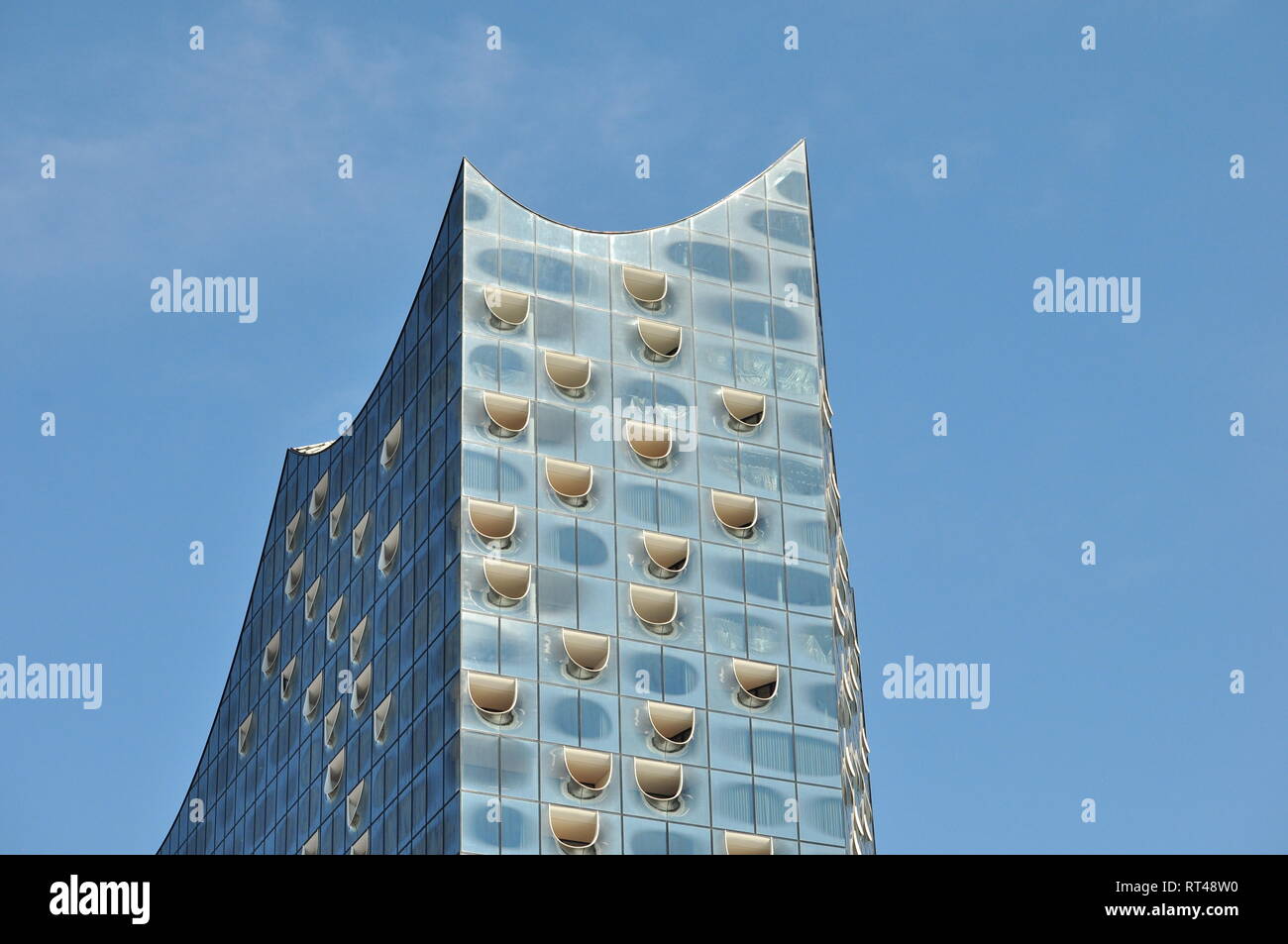 Elbphilharmonie glass facade hi-res stock photography and images - Alamy