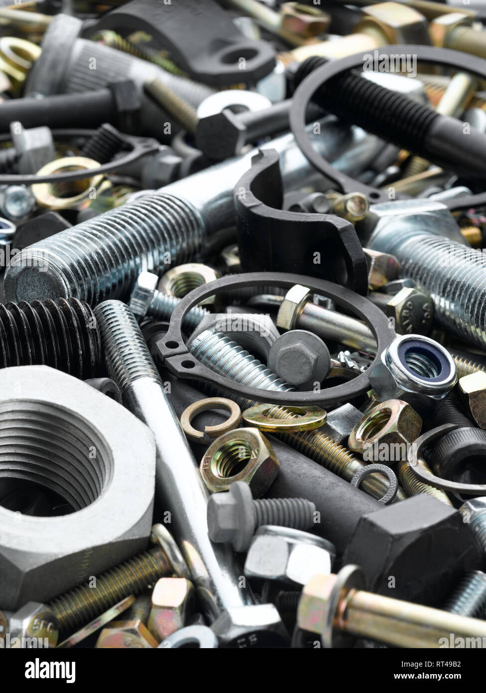 Pile of nuts and bolts hi-res stock photography and images - Alamy