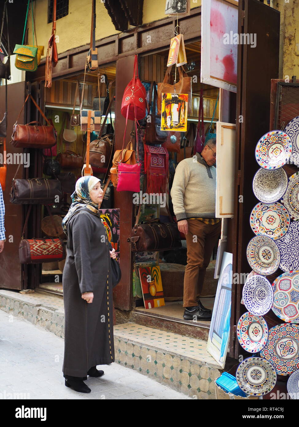 Shopping in Fez Medina market, Morocco Stock Photo - Alamy