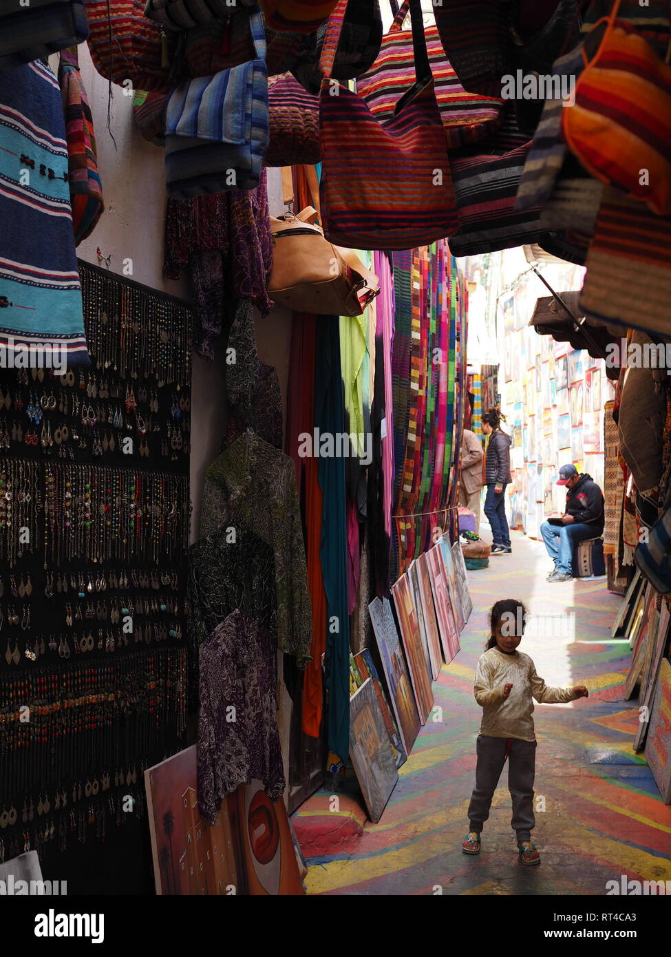 Fez morocco market pottery hi-res stock photography and images - Alamy