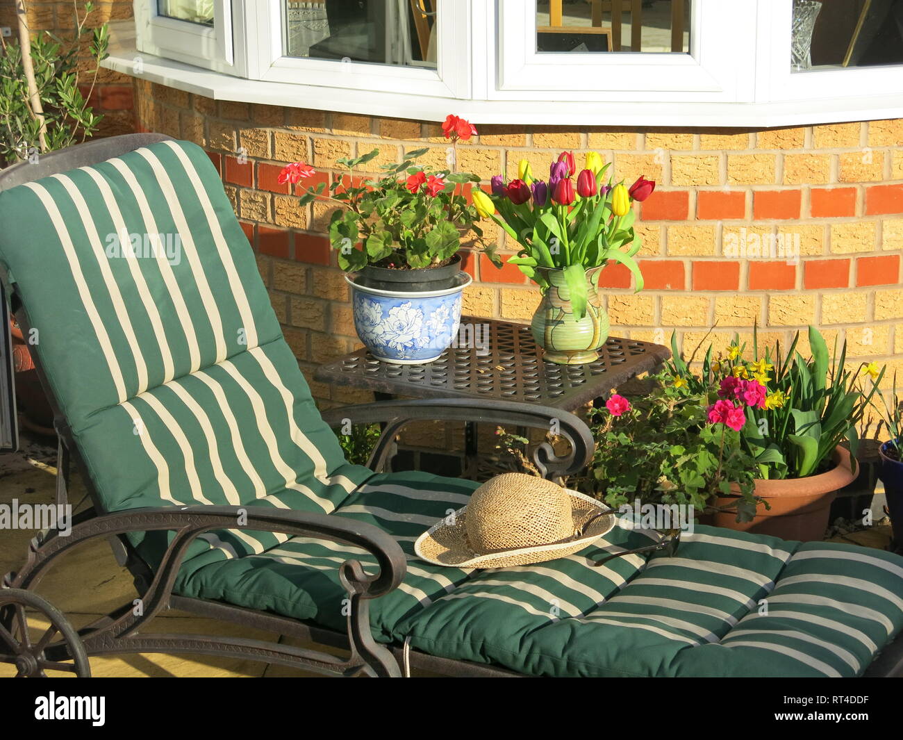 Sunbathing Garden Stock Photos & Sunbathing Garden Stock Images - Alamy