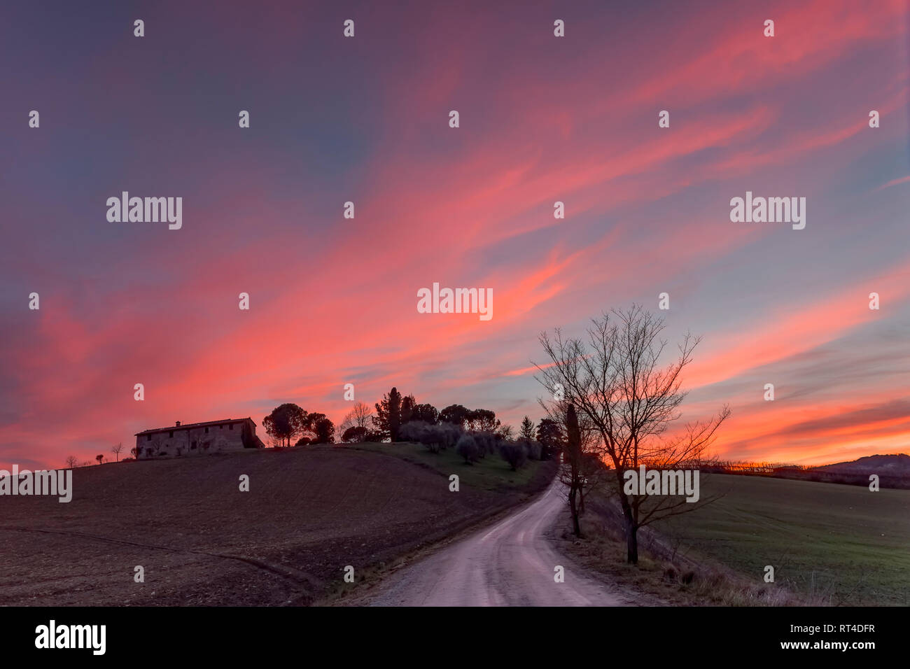 A spectacular sunset surrounds the Tuscan countryside south of Siena ...