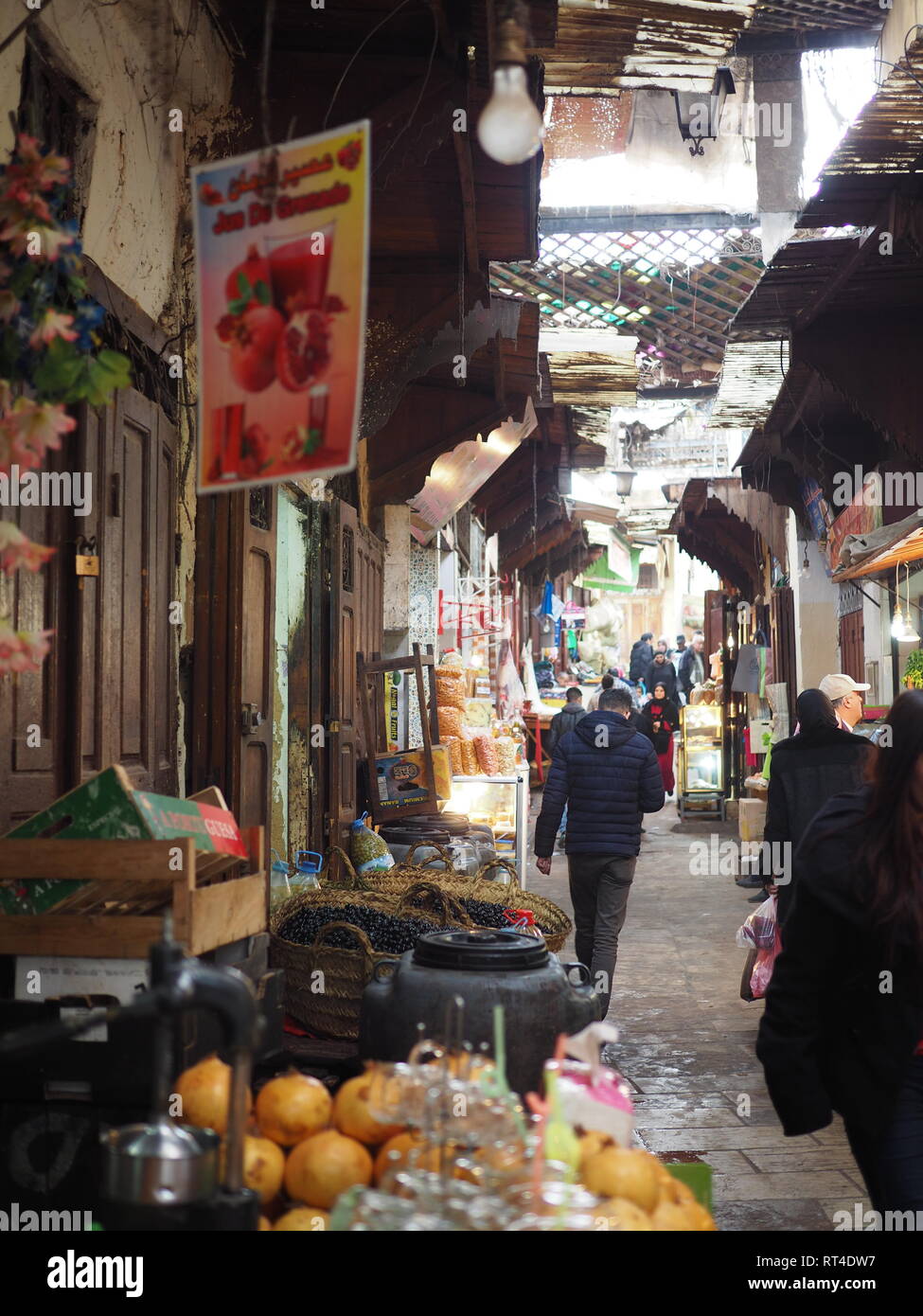 Market in medina old town hi-res stock photography and images - Alamy